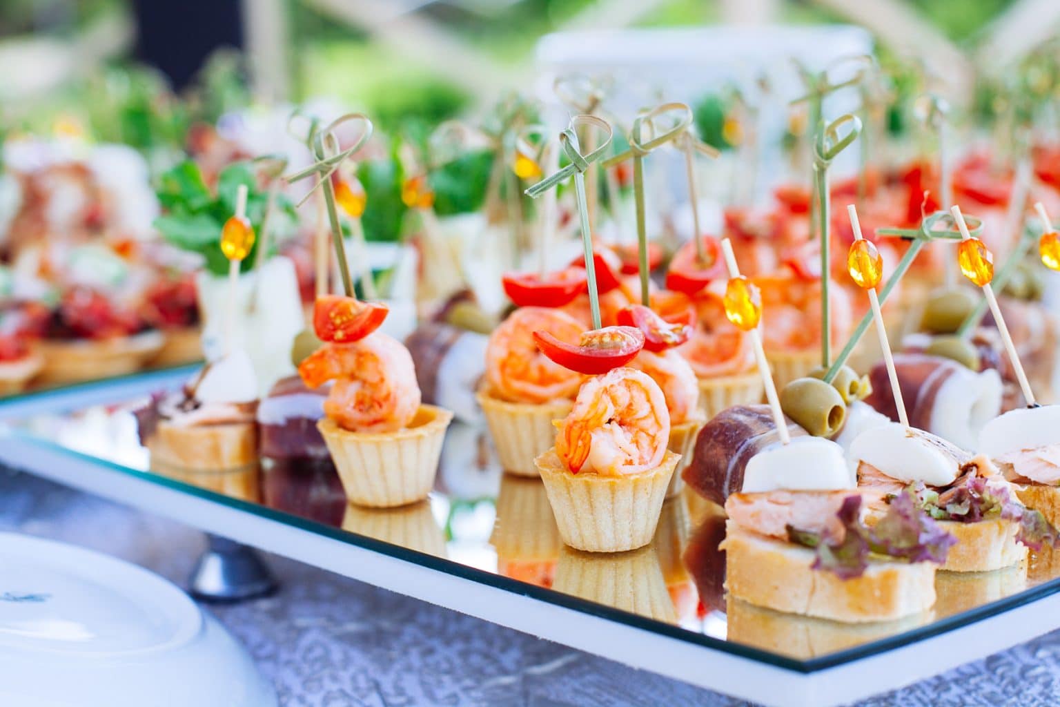 Comment organiser un cocktail dînatoire pour mariage ? - La-mariee.fr